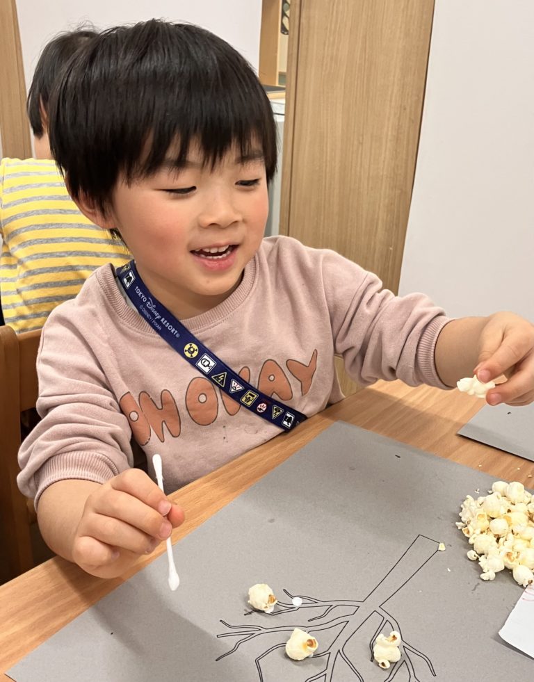 Fun With Popcorn Trees - Prime Academic Preschool 荻窪校（PAP荻窪）